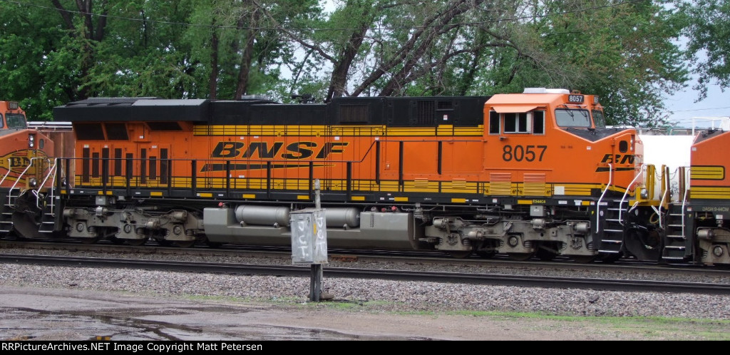 BNSF 8057